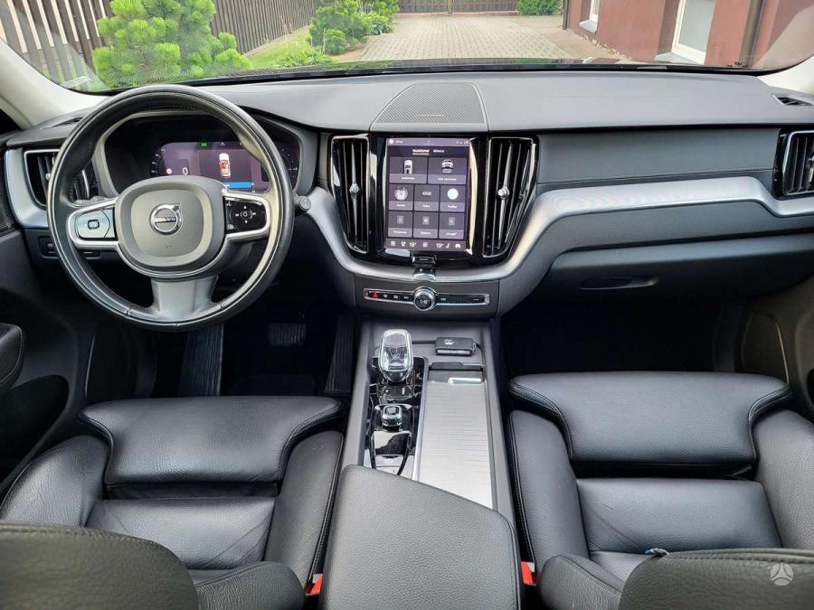 Black Volvo XC60 2022 in Siauliai, with an engine capacity of 2.00 L and mileage of 219 thousand km for 26500 €, photo 9 on AUTOMOTO.COM.LV