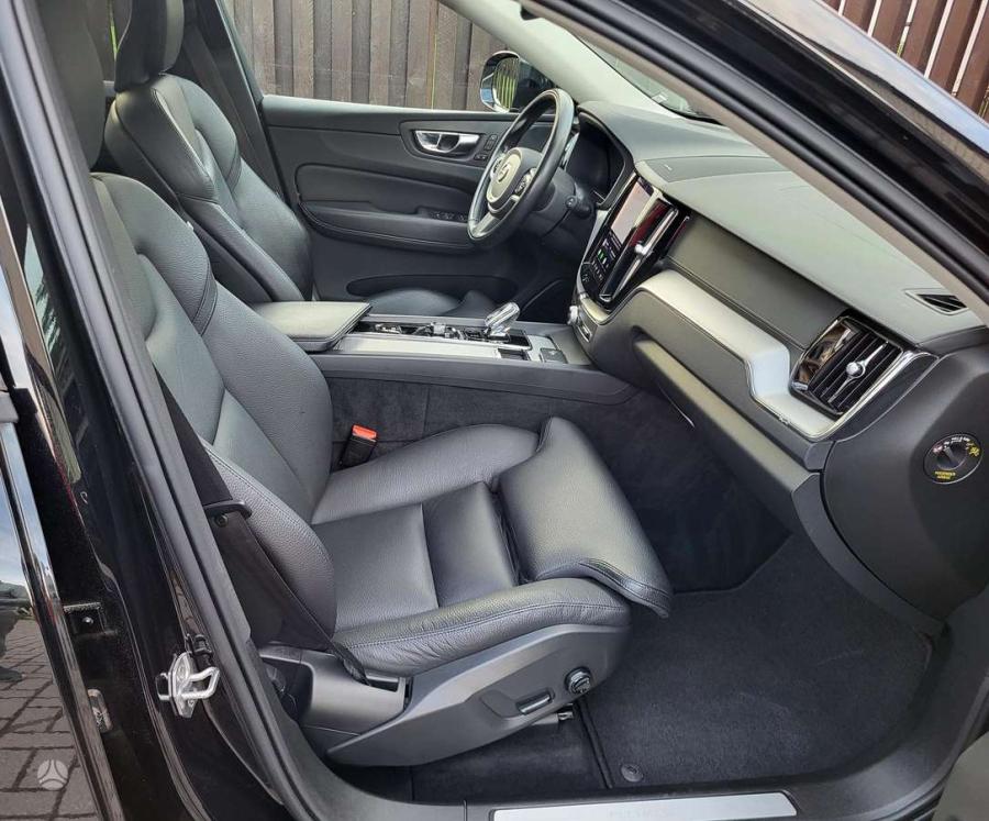 Black Volvo XC60 2022 in Siauliai, with an engine capacity of 2.00 L and mileage of 219 thousand km for 26500 €, photo 10 on AUTOMOTO.COM.LV