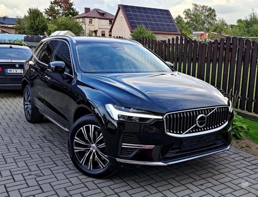 Black Volvo XC60 2022 in Siauliai, with an engine capacity of 2.00 L and mileage of 219 thousand km for 26500 €, photo 13 on AUTOMOTO.COM.LV
