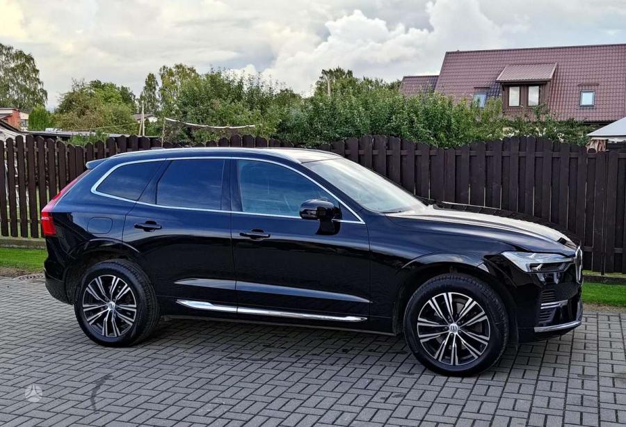Black Volvo XC60 2022 in Siauliai, with an engine capacity of 2.00 L and mileage of 219 thousand km for 26500 €, photo 15 on AUTOMOTO.COM.LV