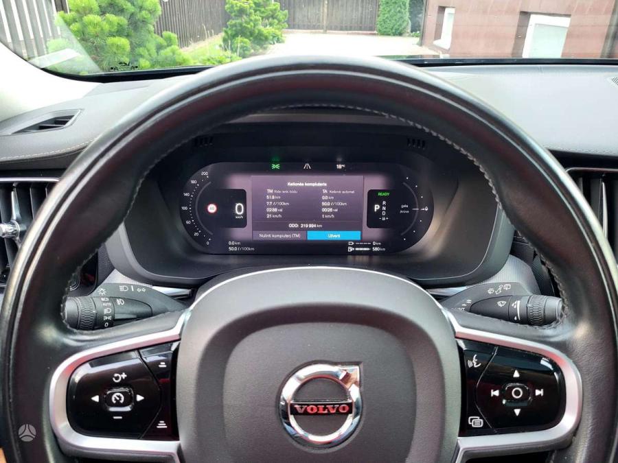 Black Volvo XC60 2022 in Siauliai, with an engine capacity of 2.00 L and mileage of 219 thousand km for 26500 €, photo 26 on AUTOMOTO.COM.LV