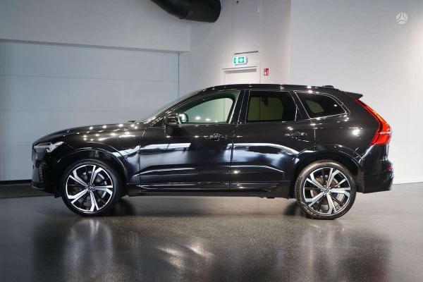 Melns Volvo XC60 2022 Viļņa, ar dzinēja tilpumu 1.97 L un nobraukumu 111 tūkst. km par 38900 €, foto 3 vietnē AUTOMOTO.COM.LV