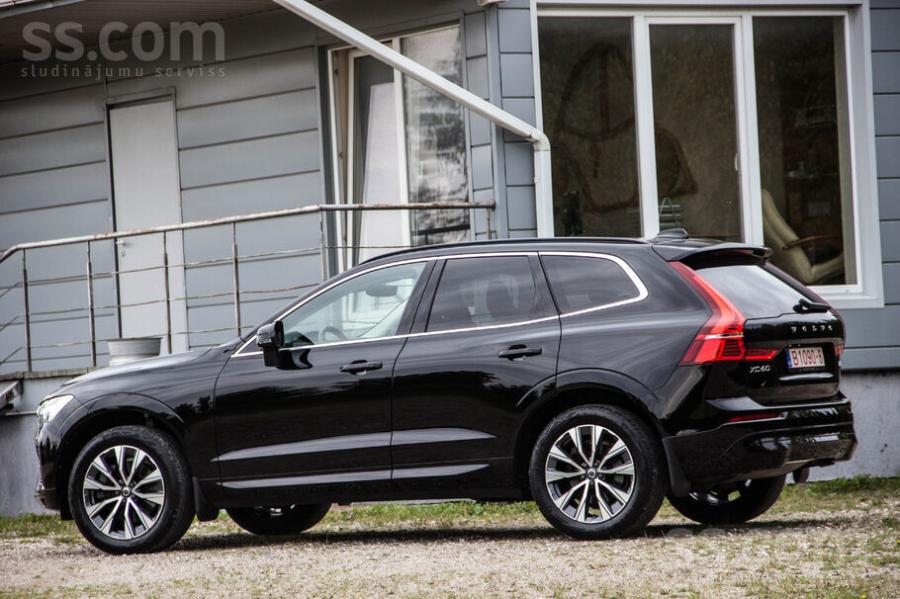Black Volvo XC60 2022 in Tukums, with an engine capacity of 2.00 L and mileage of 223 thousand km for 22900 €, photo 4 on AUTOMOTO.COM.LV