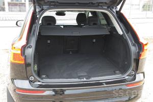 Black Volvo XC60 2022 in Tukums, with an engine capacity of 2.00 L and mileage of 223 thousand km for 22900 €, photo 54 on AUTOMOTO.COM.LV