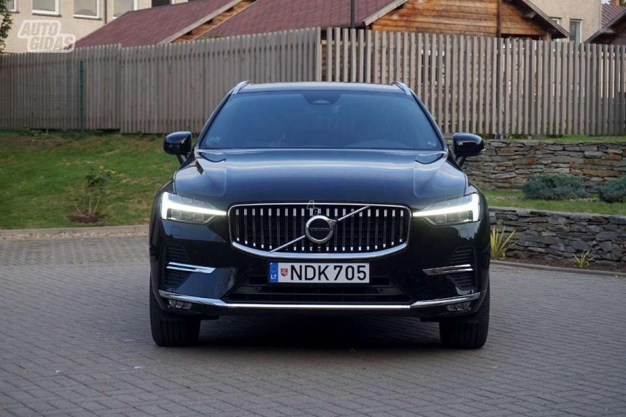 Black Volvo XC60 2023 in Kedainiai, with an engine capacity of 2.00 L and mileage of 29 thousand km for 39850 €, photo 8 on AUTOMOTO.COM.LV