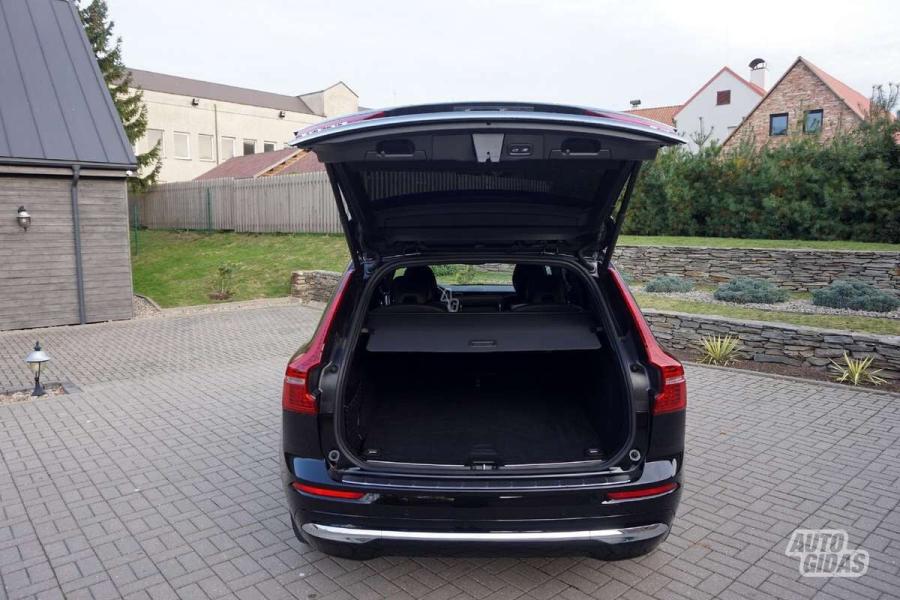 Black Volvo XC60 2023 in Kedainiai, with an engine capacity of 2.00 L and mileage of 29 thousand km for 39850 €, photo 12 on AUTOMOTO.COM.LV