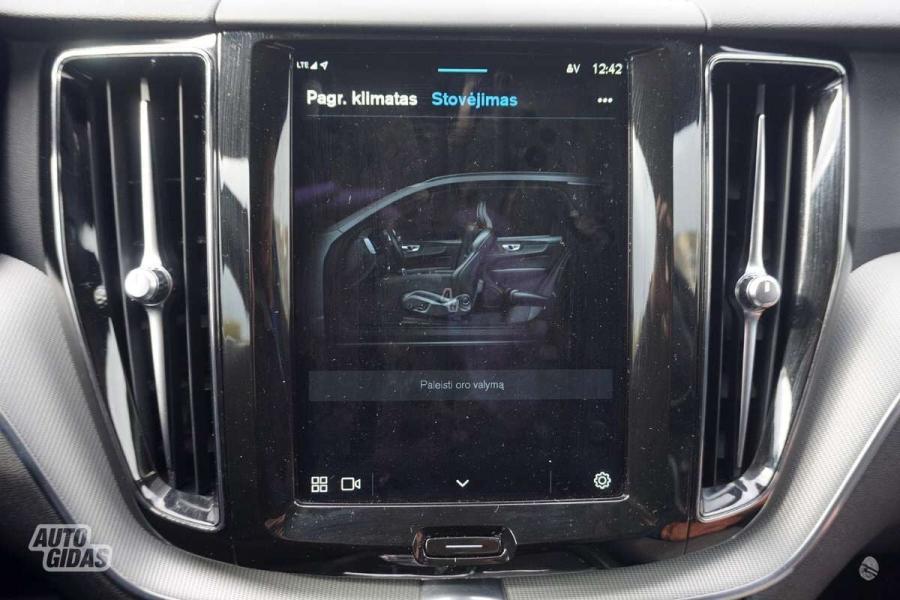 Black Volvo XC60 2023 in Kedainiai, with an engine capacity of 2.00 L and mileage of 29 thousand km for 39850 €, photo 31 on AUTOMOTO.COM.LV