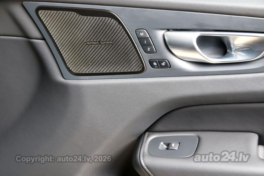 Melns Volvo XC60 2023 Tallina, ar dzinēja tilpumu 2.00 L un nobraukumu 77 tūkst. km par 44990 €, foto 14 vietnē AUTOMOTO.COM.LV