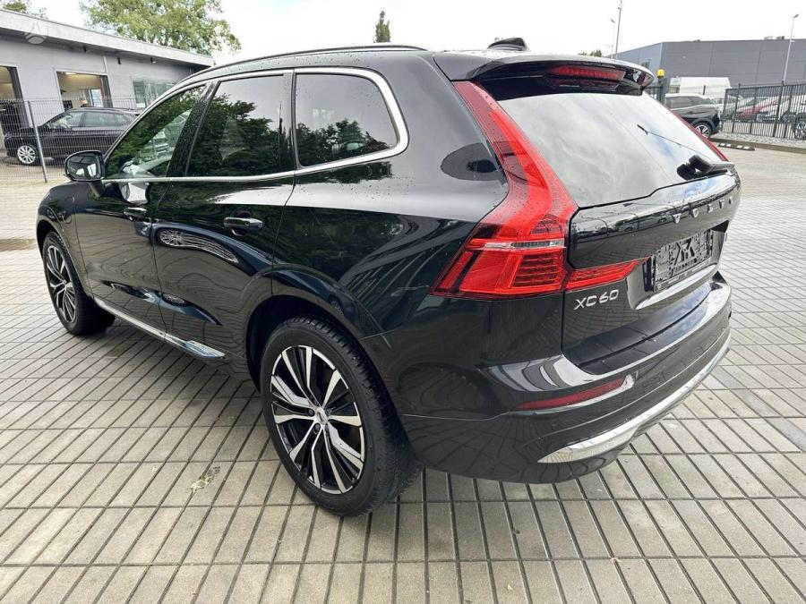 Black Volvo XC60 2023 in Kaunas, with an engine capacity of 1.97 L and mileage of 210 thousand km for 28900 €, photo 5 on AUTOMOTO.COM.LV