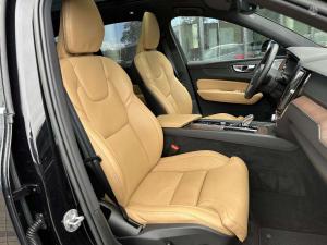 Black Volvo XC60 2023 in Kaunas, with an engine capacity of 1.97 L and mileage of 210 thousand km for 28900 €, photo 15 on AUTOMOTO.COM.LV