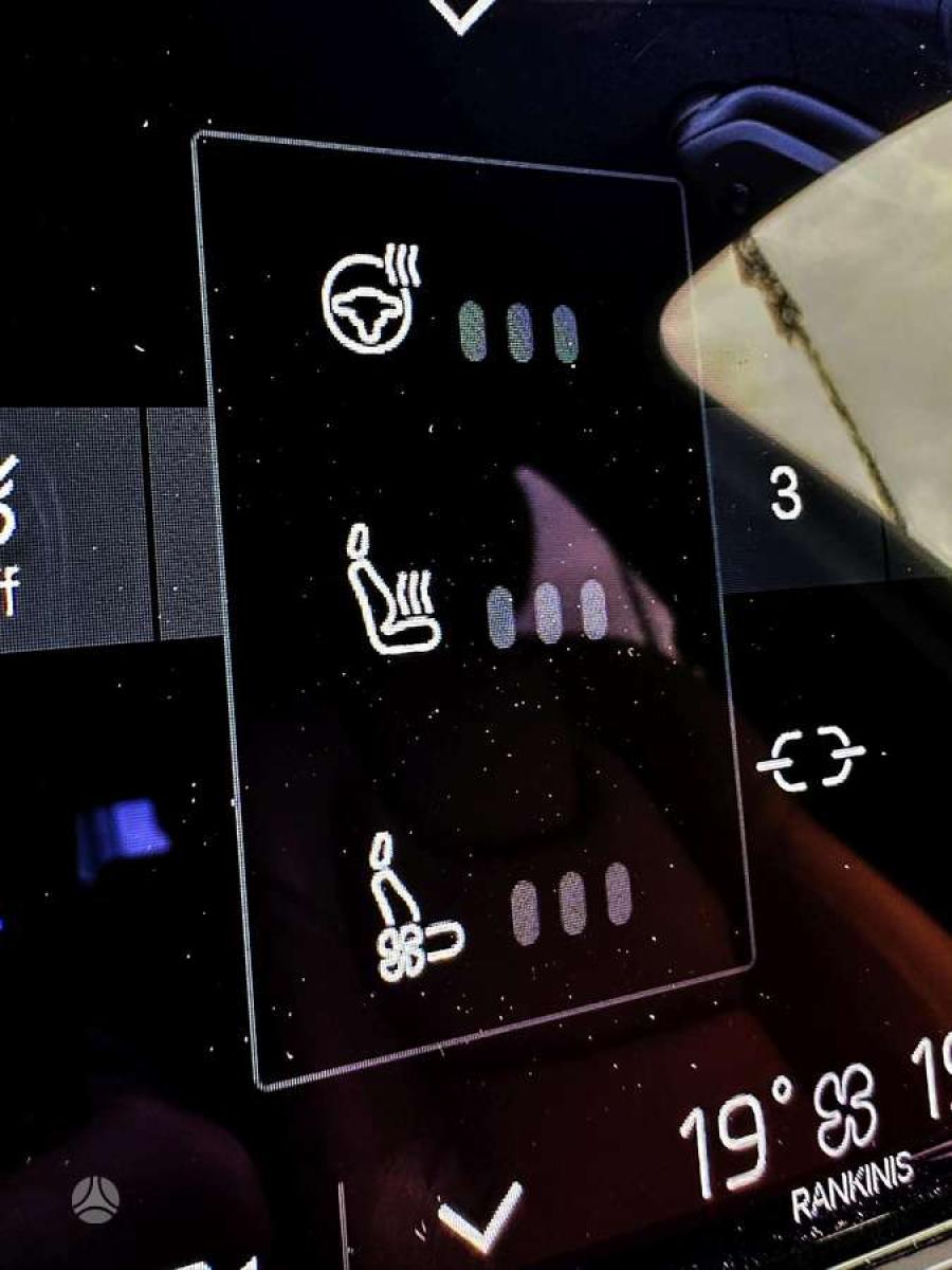 Black Volvo XC60 2023 in Kaunas, with an engine capacity of 1.97 L and mileage of 210 thousand km for 28900 €, photo 16 on AUTOMOTO.COM.LV