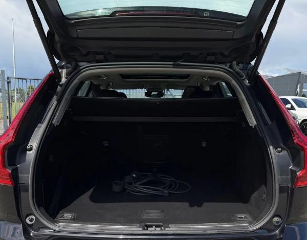 Melns Volvo XC60 2023 Rīga, ar dzinēja tilpumu 2.00 L un nobraukumu 172 tūkst. km par 29990 €, foto 7 vietnē AUTOMOTO.COM.LV