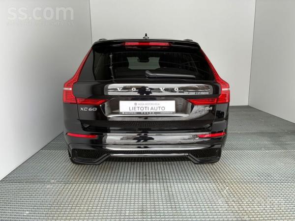 Black Volvo XC60 2023 in Riga, with an engine capacity of 2.00 L and mileage of 139 thousand km for 37490 €, photo 4 on AUTOMOTO.COM.LV