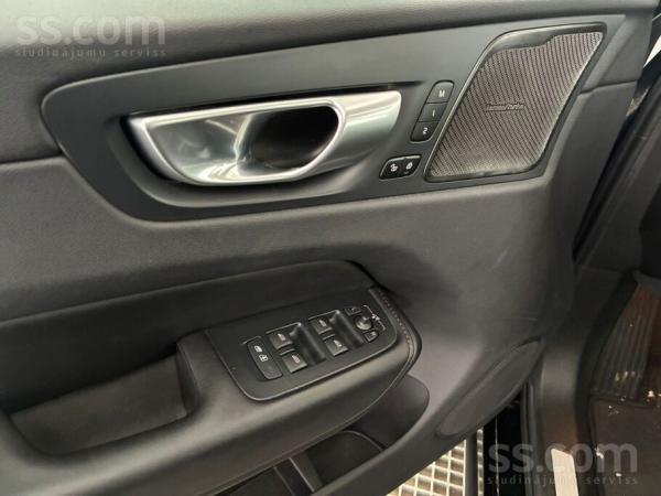 Black Volvo XC60 2023 in Riga, with an engine capacity of 2.00 L and mileage of 139 thousand km for 37490 €, photo 7 on AUTOMOTO.COM.LV