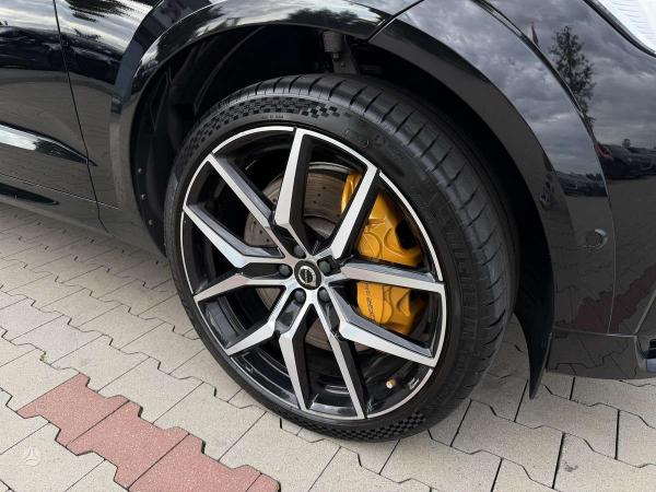 Black Volvo XC60 2023 in Siauliai, with an engine capacity of 1.97 L and mileage of 160 thousand km for 40990 €, photo 4 on AUTOMOTO.COM.LV