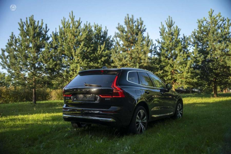 Melns Volvo XC60 2023 Viļņa, ar dzinēja tilpumu 1.99 L un nobraukumu 15 tūkst. km par 34500 €, foto 4 vietnē AUTOMOTO.COM.LV