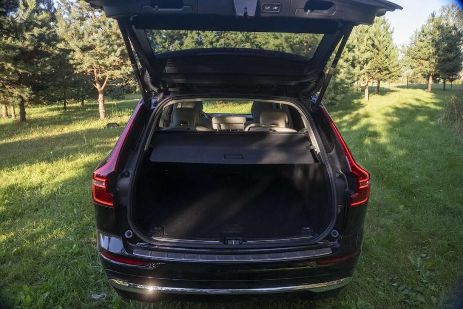 Melns Volvo XC60 2023 Viļņa, ar dzinēja tilpumu 1.99 L un nobraukumu 15 tūkst. km par 34500 €, foto 10 vietnē AUTOMOTO.COM.LV
