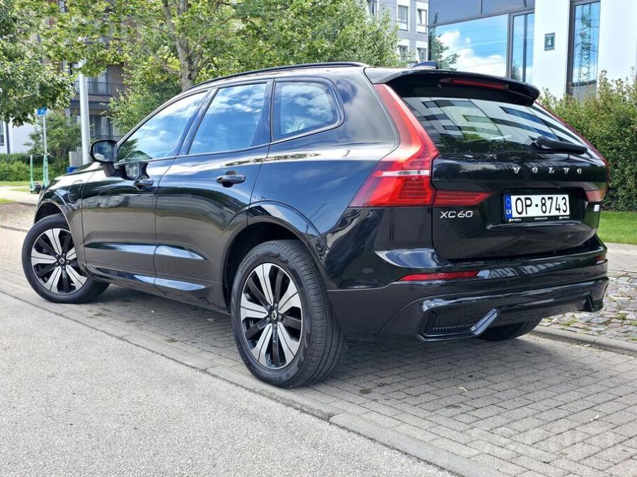 Black Volvo XC60 2023 in Riga, with an engine capacity of 2.00 L and mileage of 172 thousand km for 29990 €, photo 8 on AUTOMOTO.COM.LV