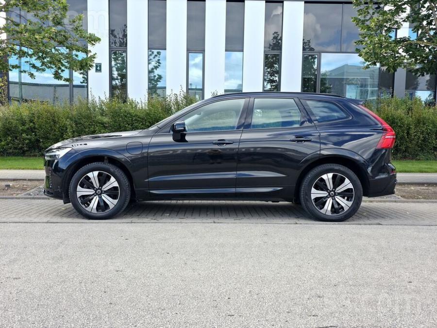Black Volvo XC60 2023 in Riga, with an engine capacity of 2.00 L and mileage of 172 thousand km for 29990 €, photo 9 on AUTOMOTO.COM.LV