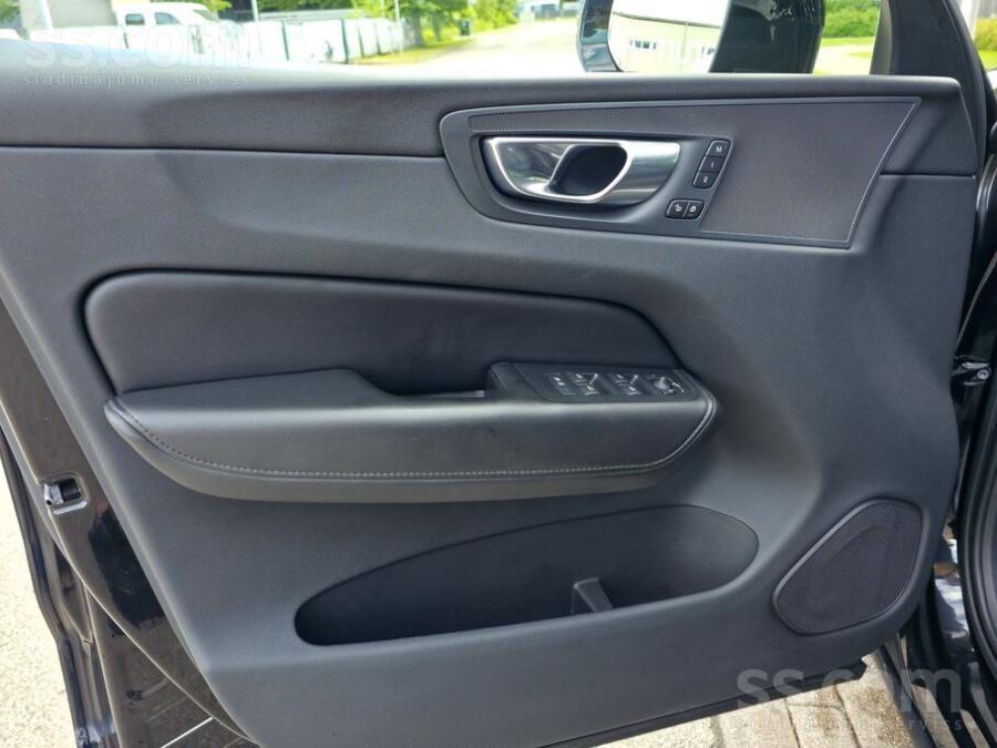 Black Volvo XC60 2023 in Riga, with an engine capacity of 2.00 L and mileage of 172 thousand km for 29990 €, photo 13 on AUTOMOTO.COM.LV