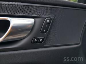 Black Volvo XC60 2023 in Riga, with an engine capacity of 2.00 L and mileage of 172 thousand km for 29990 €, photo 14 on AUTOMOTO.COM.LV
