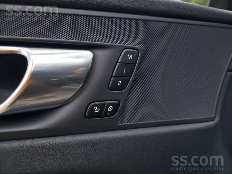 Black Volvo XC60 2023 in Riga, with an engine capacity of 2.00 L and mileage of 172 thousand km for 29990 €, photo 14 on AUTOMOTO.COM.LV