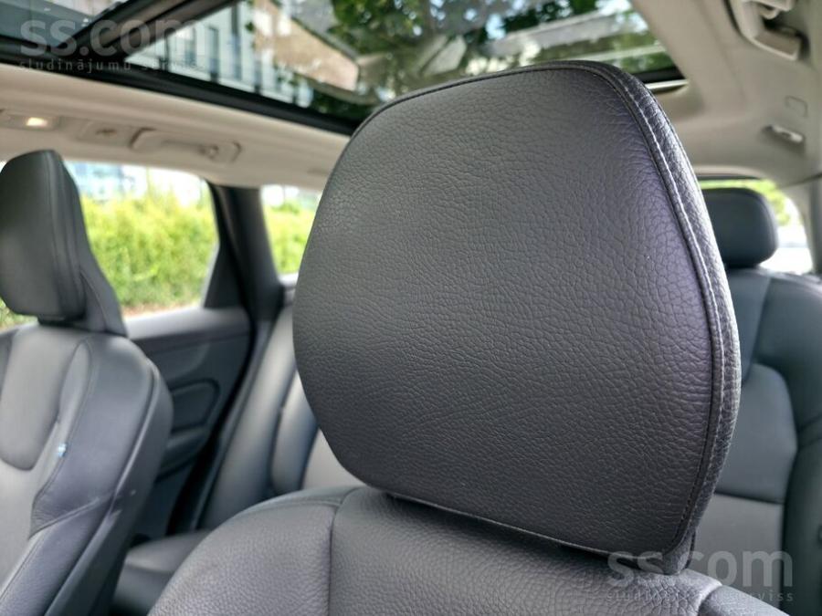 Black Volvo XC60 2023 in Riga, with an engine capacity of 2.00 L and mileage of 172 thousand km for 29990 €, photo 18 on AUTOMOTO.COM.LV