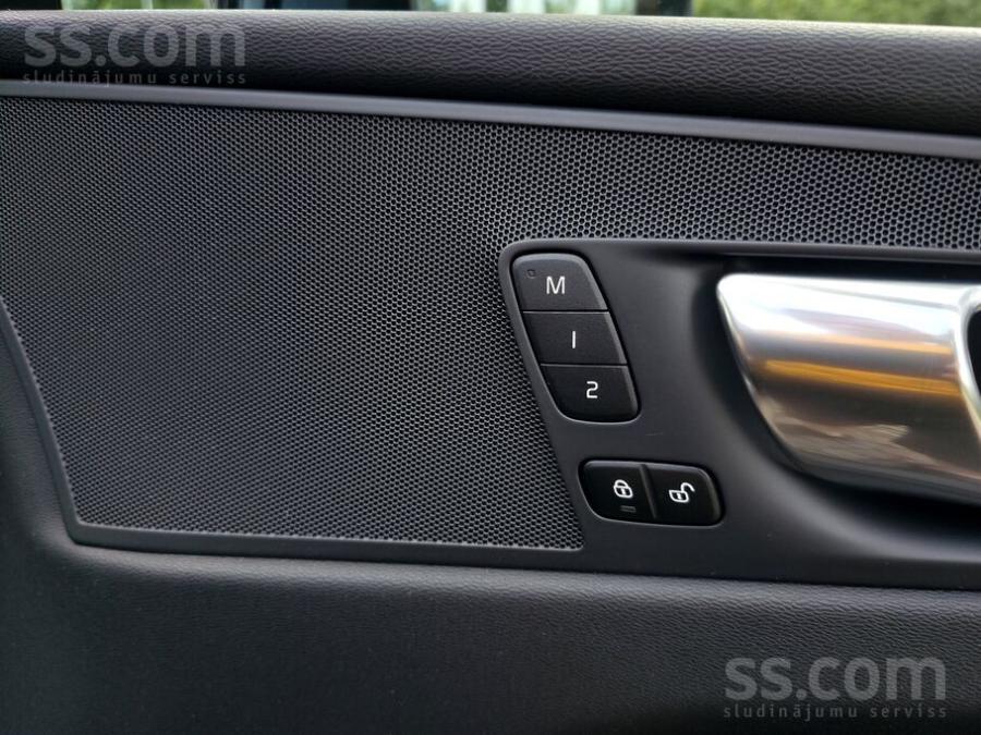 Black Volvo XC60 2023 in Riga, with an engine capacity of 2.00 L and mileage of 172 thousand km for 29990 €, photo 24 on AUTOMOTO.COM.LV