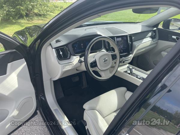 Black Volvo XC60 2023 in Tallinn, with an engine capacity of 2.00 L and mileage of 111 thousand km for 39900 €, photo 4 on AUTOMOTO.COM.LV