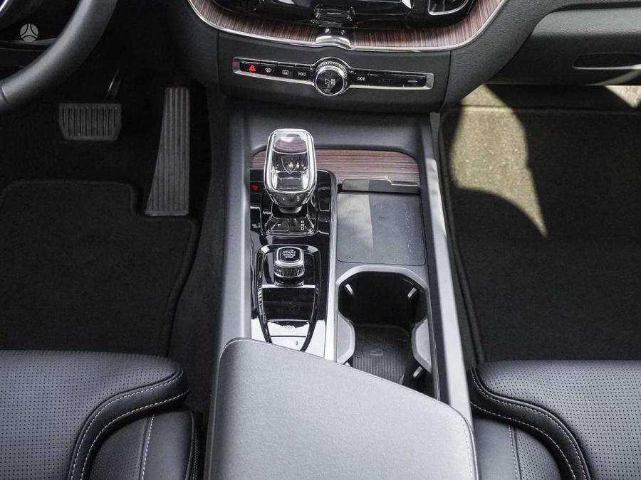 Melns Volvo XC60 2023 Viļņa, ar dzinēja tilpumu 1.97 L un nobraukumu 36 tūkst. km par 49220 €, foto 15 vietnē AUTOMOTO.COM.LV