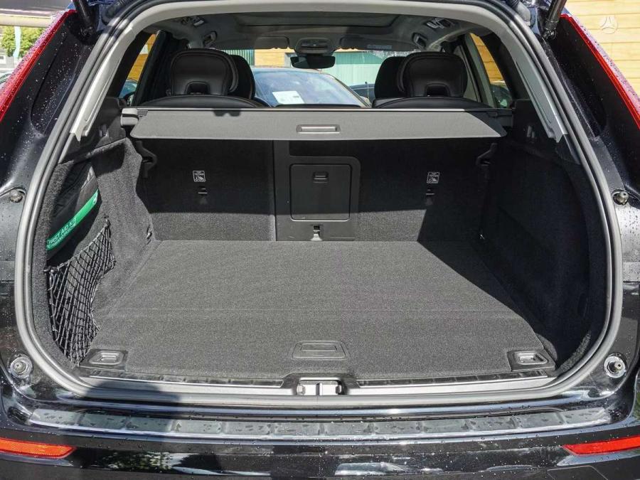 Melns Volvo XC60 2023 Viļņa, ar dzinēja tilpumu 1.97 L un nobraukumu 36 tūkst. km par 49220 €, foto 19 vietnē AUTOMOTO.COM.LV
