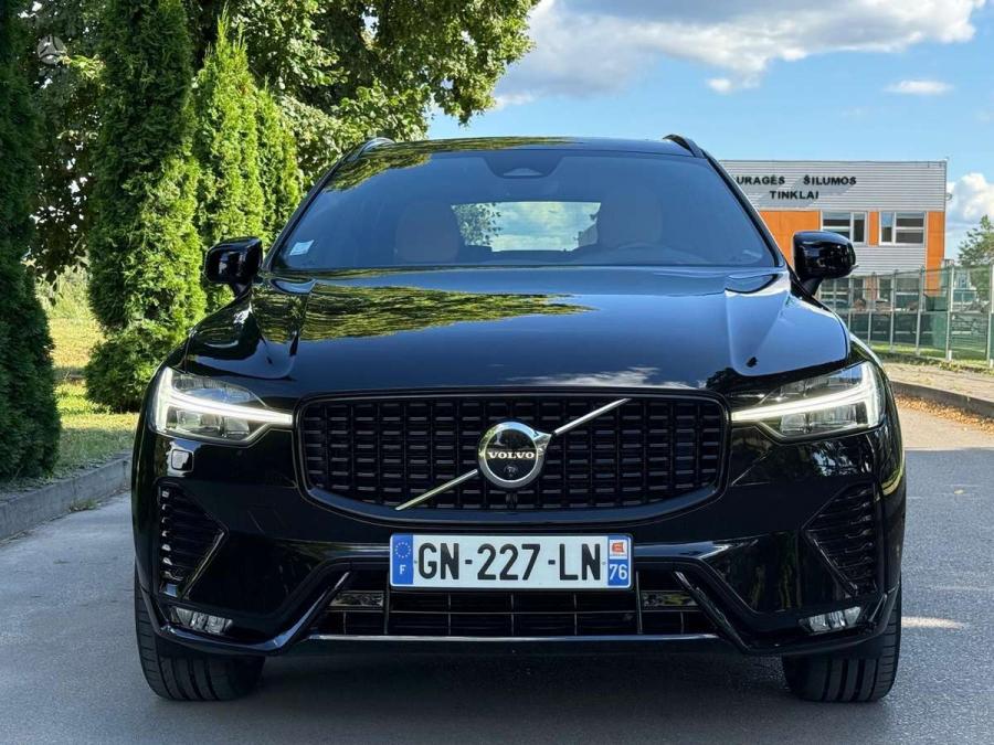 Black Volvo XC60 2023 in Taurage, with an engine capacity of 1.97 L and mileage of 249 thousand km for 24500 €, photo 3 on AUTOMOTO.COM.LV