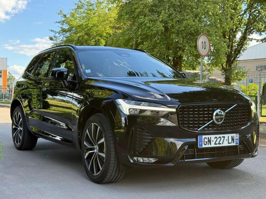 Black Volvo XC60 2023 in Taurage, with an engine capacity of 1.97 L and mileage of 249 thousand km for 24500 €, photo 4 on AUTOMOTO.COM.LV