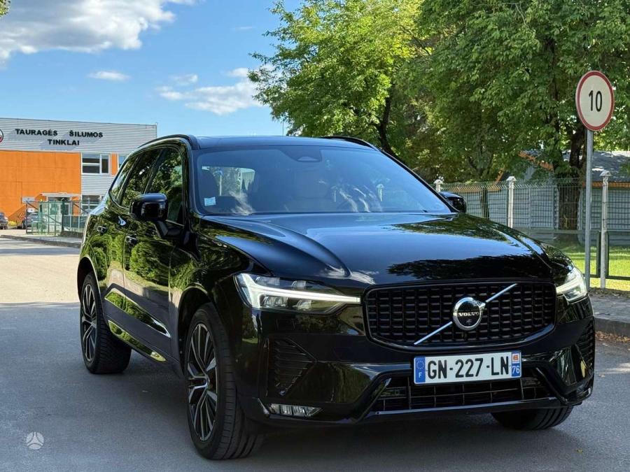 Black Volvo XC60 2023 in Taurage, with an engine capacity of 1.97 L and mileage of 249 thousand km for 24500 €, photo 5 on AUTOMOTO.COM.LV