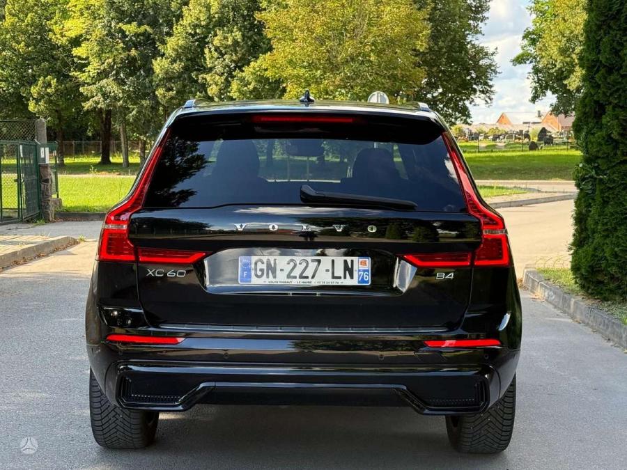 Black Volvo XC60 2023 in Taurage, with an engine capacity of 1.97 L and mileage of 249 thousand km for 24500 €, photo 7 on AUTOMOTO.COM.LV