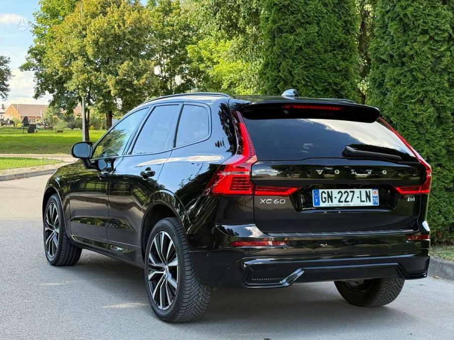 Black Volvo XC60 2023 in Taurage, with an engine capacity of 1.97 L and mileage of 249 thousand km for 24500 €, photo 10 on AUTOMOTO.COM.LV