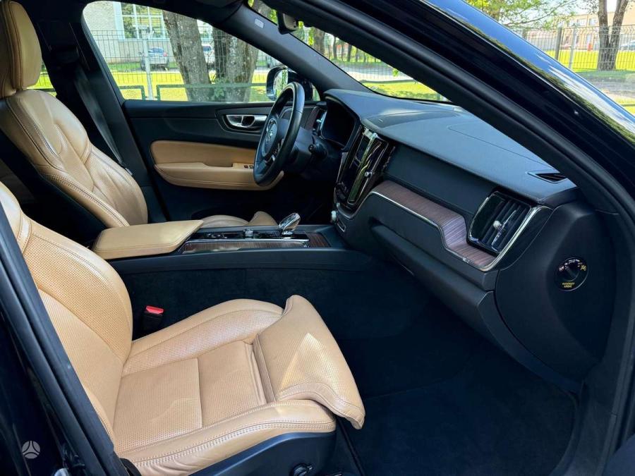 Black Volvo XC60 2023 in Taurage, with an engine capacity of 1.97 L and mileage of 249 thousand km for 24500 €, photo 13 on AUTOMOTO.COM.LV