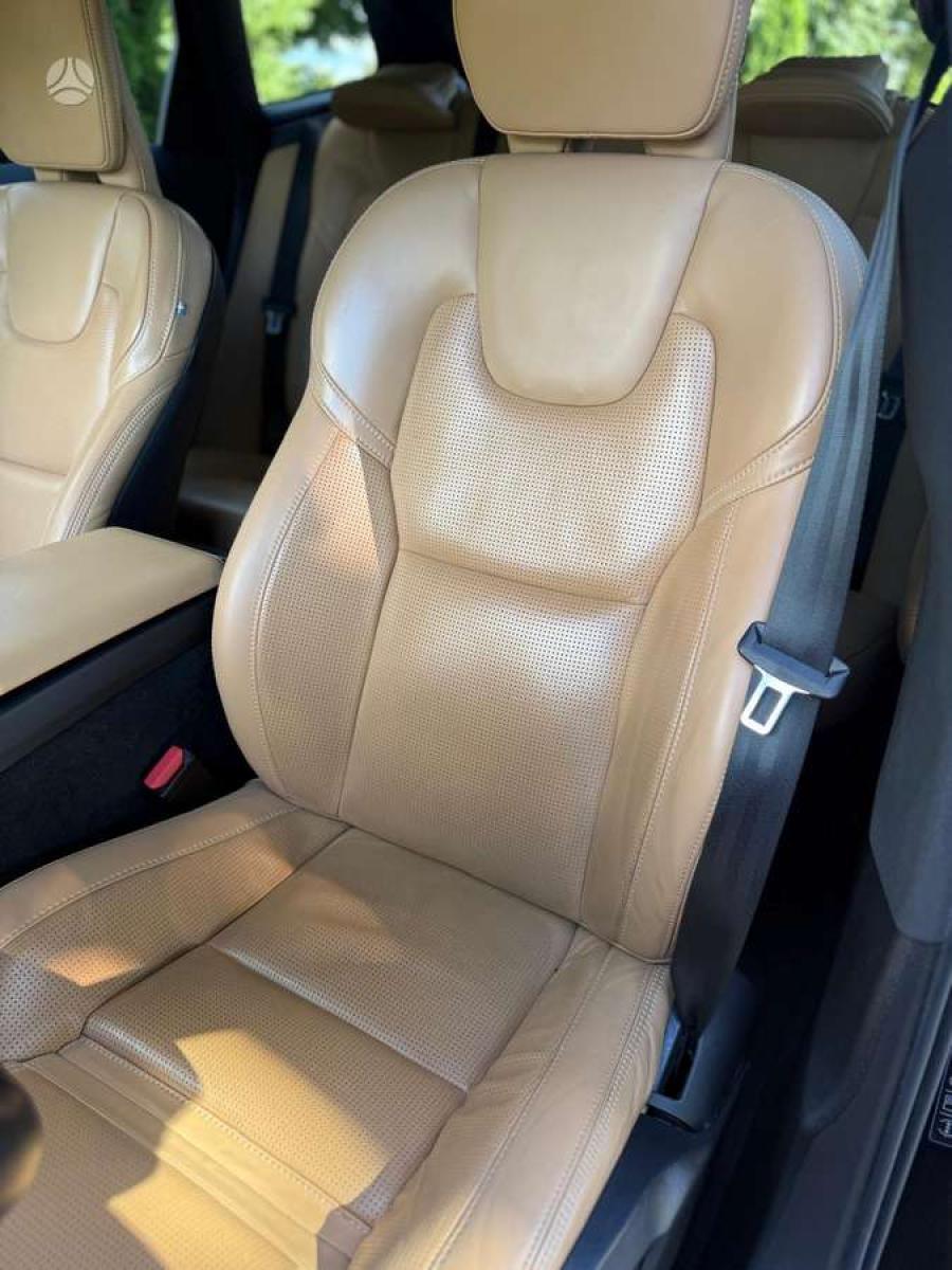 Black Volvo XC60 2023 in Taurage, with an engine capacity of 1.97 L and mileage of 249 thousand km for 24500 €, photo 14 on AUTOMOTO.COM.LV