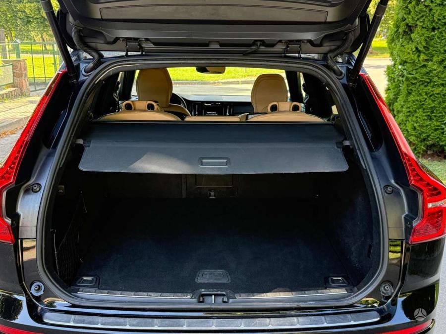 Black Volvo XC60 2023 in Taurage, with an engine capacity of 1.97 L and mileage of 249 thousand km for 24500 €, photo 17 on AUTOMOTO.COM.LV
