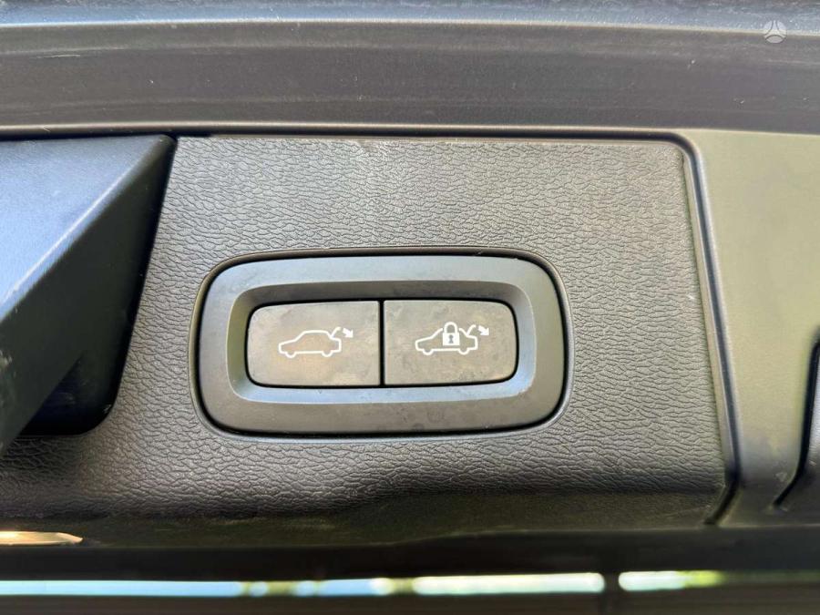 Black Volvo XC60 2023 in Taurage, with an engine capacity of 1.97 L and mileage of 249 thousand km for 24500 €, photo 21 on AUTOMOTO.COM.LV