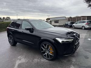 Black Volvo XC60 2023 in Prienai, with an engine capacity of 1.97 L and mileage of 99 thousand km for 29900 €, photo 3 on AUTOMOTO.COM.LV
