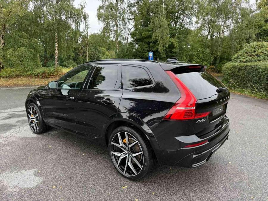 Black Volvo XC60 2023 in Prienai, with an engine capacity of 1.97 L and mileage of 99 thousand km for 29900 €, photo 5 on AUTOMOTO.COM.LV