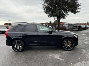 Black Volvo XC60 2023 in Prienai, with an engine capacity of 1.97 L and mileage of 99 thousand km for 29900 €, photo 6 on AUTOMOTO.COM.LV