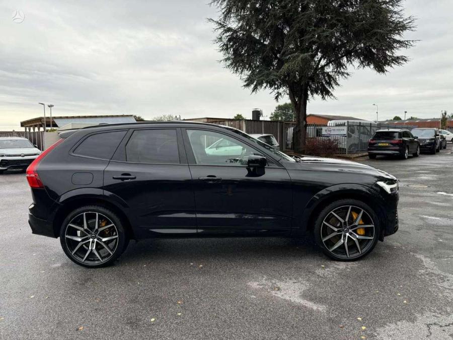 Black Volvo XC60 2023 in Prienai, with an engine capacity of 1.97 L and mileage of 99 thousand km for 29900 €, photo 6 on AUTOMOTO.COM.LV