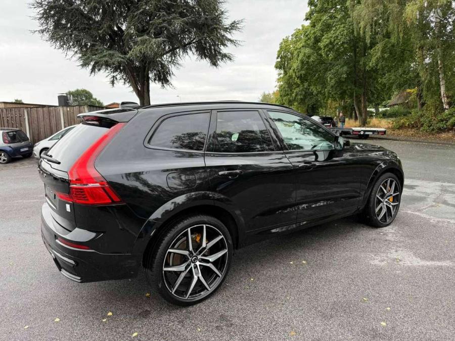 Black Volvo XC60 2023 in Prienai, with an engine capacity of 1.97 L and mileage of 99 thousand km for 29900 €, photo 7 on AUTOMOTO.COM.LV