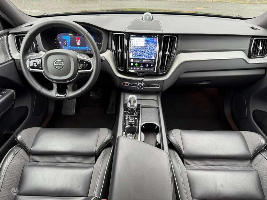 Black Volvo XC60 2023 in Prienai, with an engine capacity of 1.97 L and mileage of 99 thousand km for 29900 €, photo 10 on AUTOMOTO.COM.LV