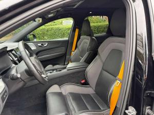 Black Volvo XC60 2023 in Prienai, with an engine capacity of 1.97 L and mileage of 99 thousand km for 29900 €, photo 14 on AUTOMOTO.COM.LV