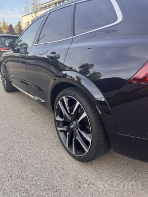 Melns Volvo XC60 2023 Jūrmala, ar dzinēja tilpumu 2.00 L un nobraukumu 83 tūkst. km par 44900 €, foto 5 vietnē AUTOMOTO.COM.LV