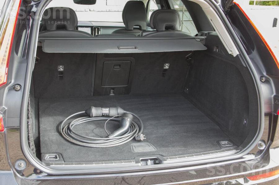 Melns Volvo XC60 2023 Tukums, ar dzinēja tilpumu 2.00 L un nobraukumu 204 tūkst. km par 26800 €, foto 31 vietnē AUTOMOTO.COM.LV
