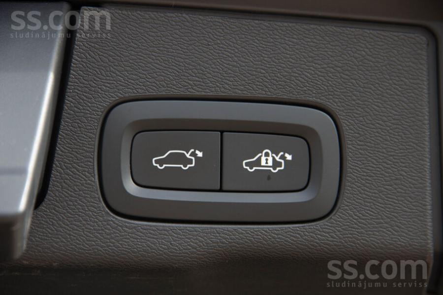 Melns Volvo XC60 2023 Tukums, ar dzinēja tilpumu 2.00 L un nobraukumu 204 tūkst. km par 26800 €, foto 33 vietnē AUTOMOTO.COM.LV